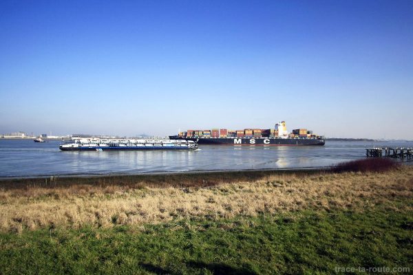 Visiter DOEL, village fantôme en Belgique - Blog Voyage & Outdoor Trace ...